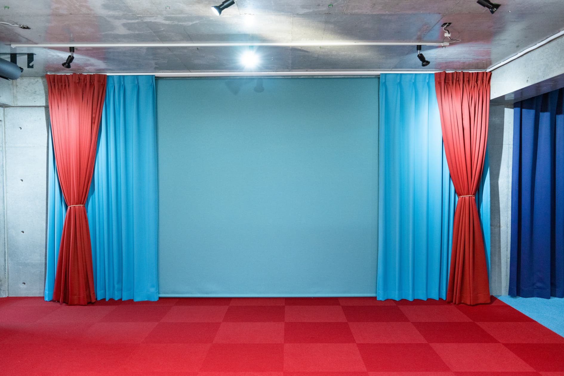 「町田駅徒歩10分」カラフルなフォトスタジオの写真4