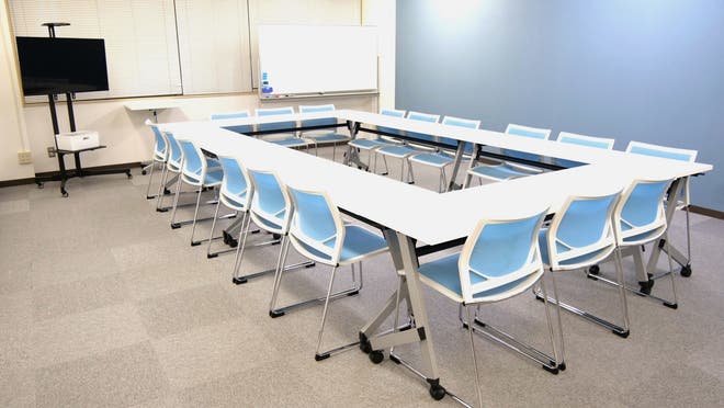 【開店記念セール!】麻生で会議するならココ!大人数OK/駅徒歩1分/当日予約可能/モニター完備の写真1