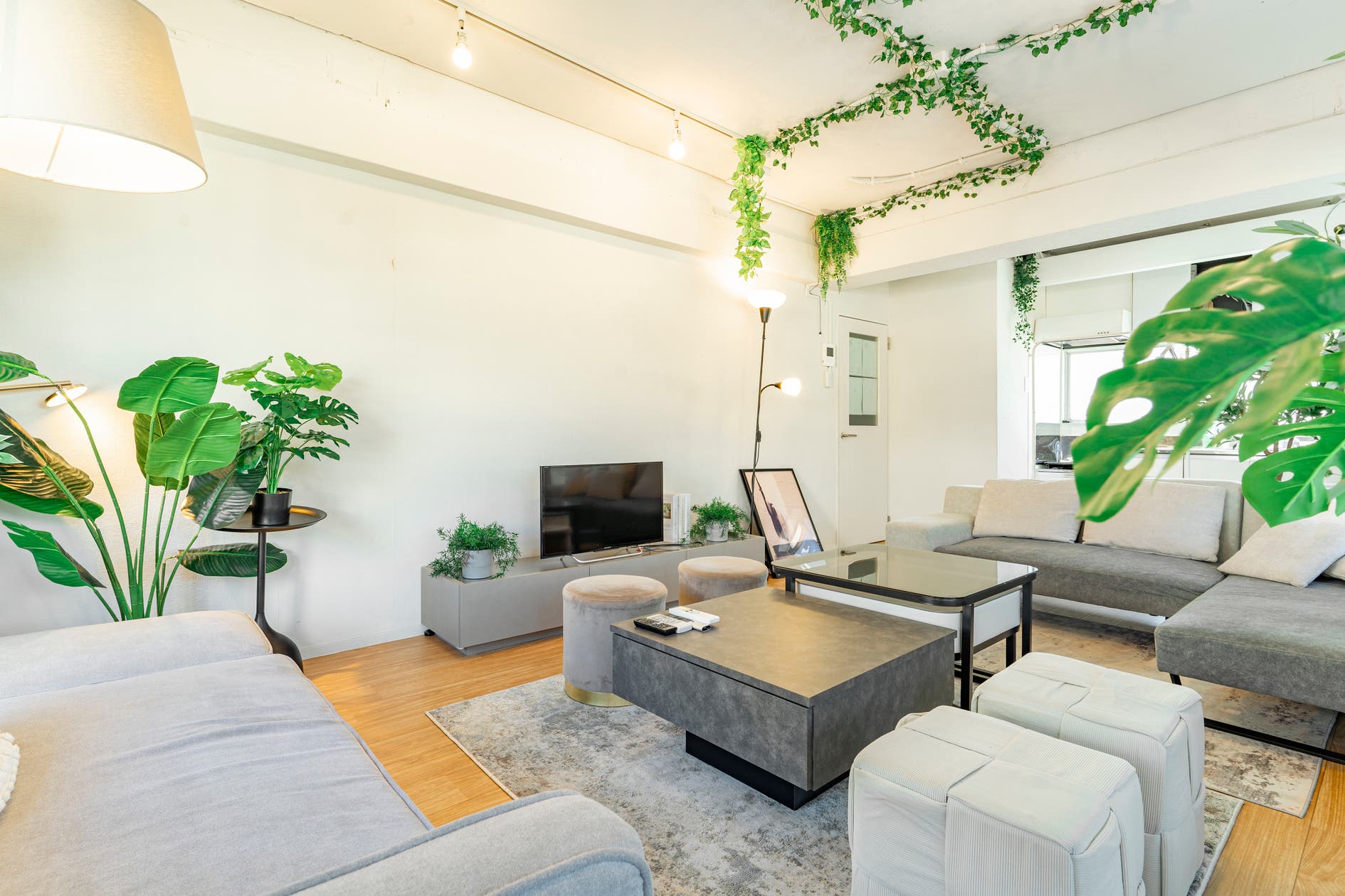 池袋駅徒歩5分🚶‍♂️最大12名◎交流会・懇親会に最適✨女子会・推し活・忘年会🍷映画鑑賞🎥コスプレ撮影📷クリスマス🎄の写真10