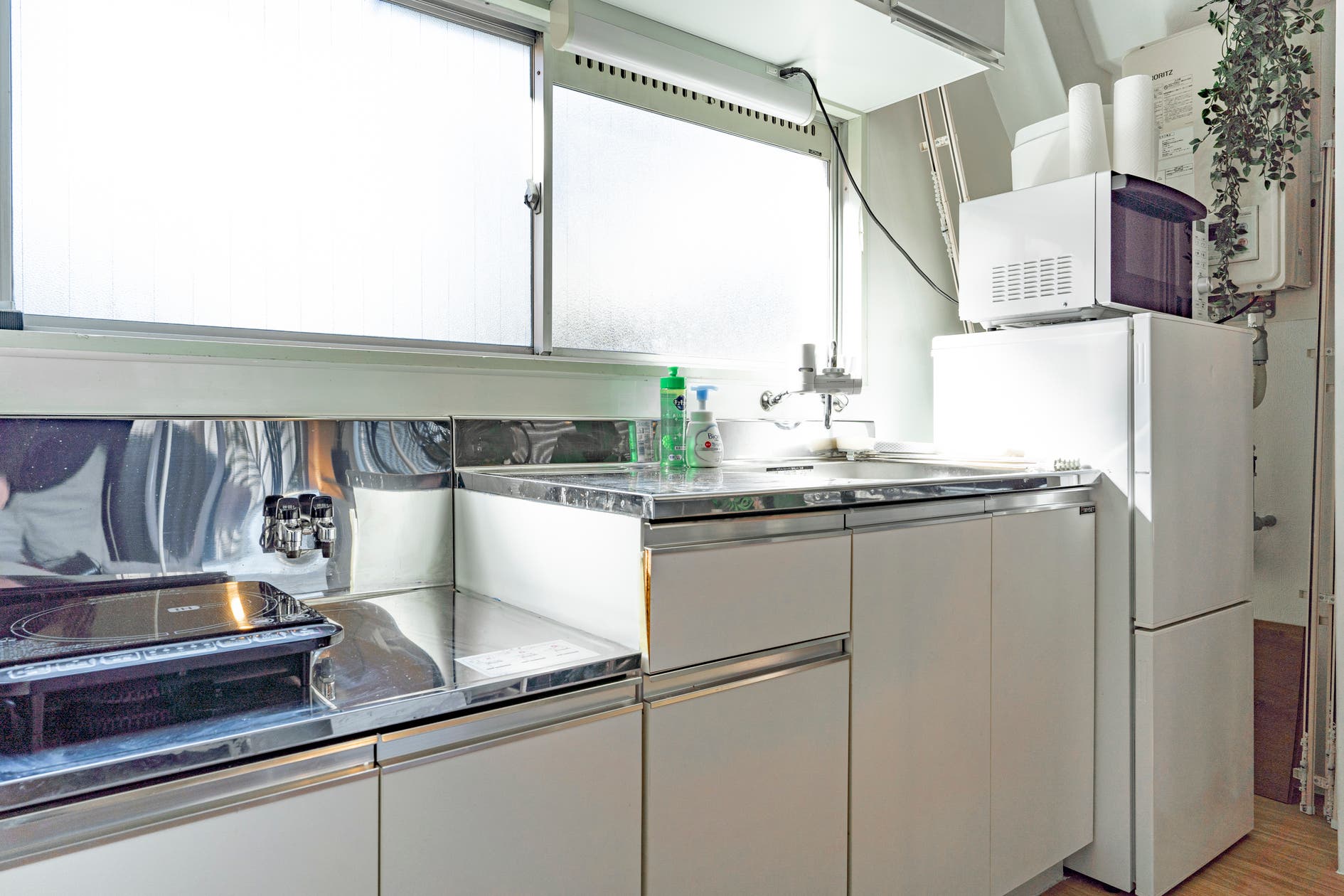 池袋駅徒歩5分🚶‍♂️最大12名◎交流会・懇親会に最適✨女子会・推し活・忘年会🍷映画鑑賞🎥コスプレ撮影📷クリスマス🎄の写真13