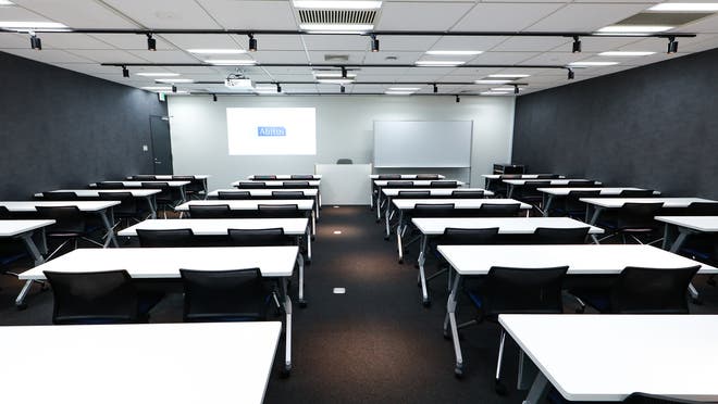 新宿駅近くの会議室 セミナールーム2の写真1