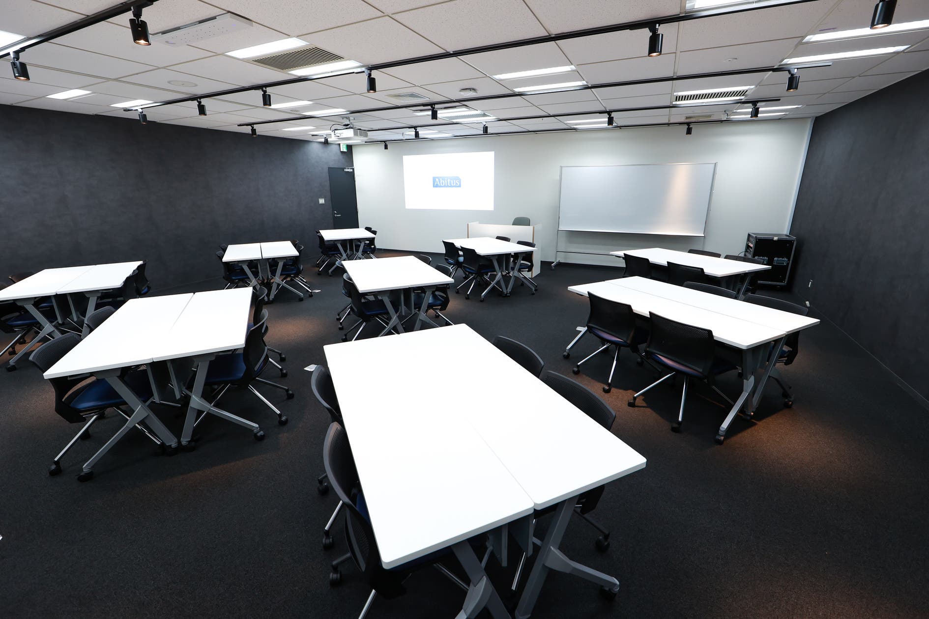 新宿駅近くの会議室　セミナールーム2の写真2