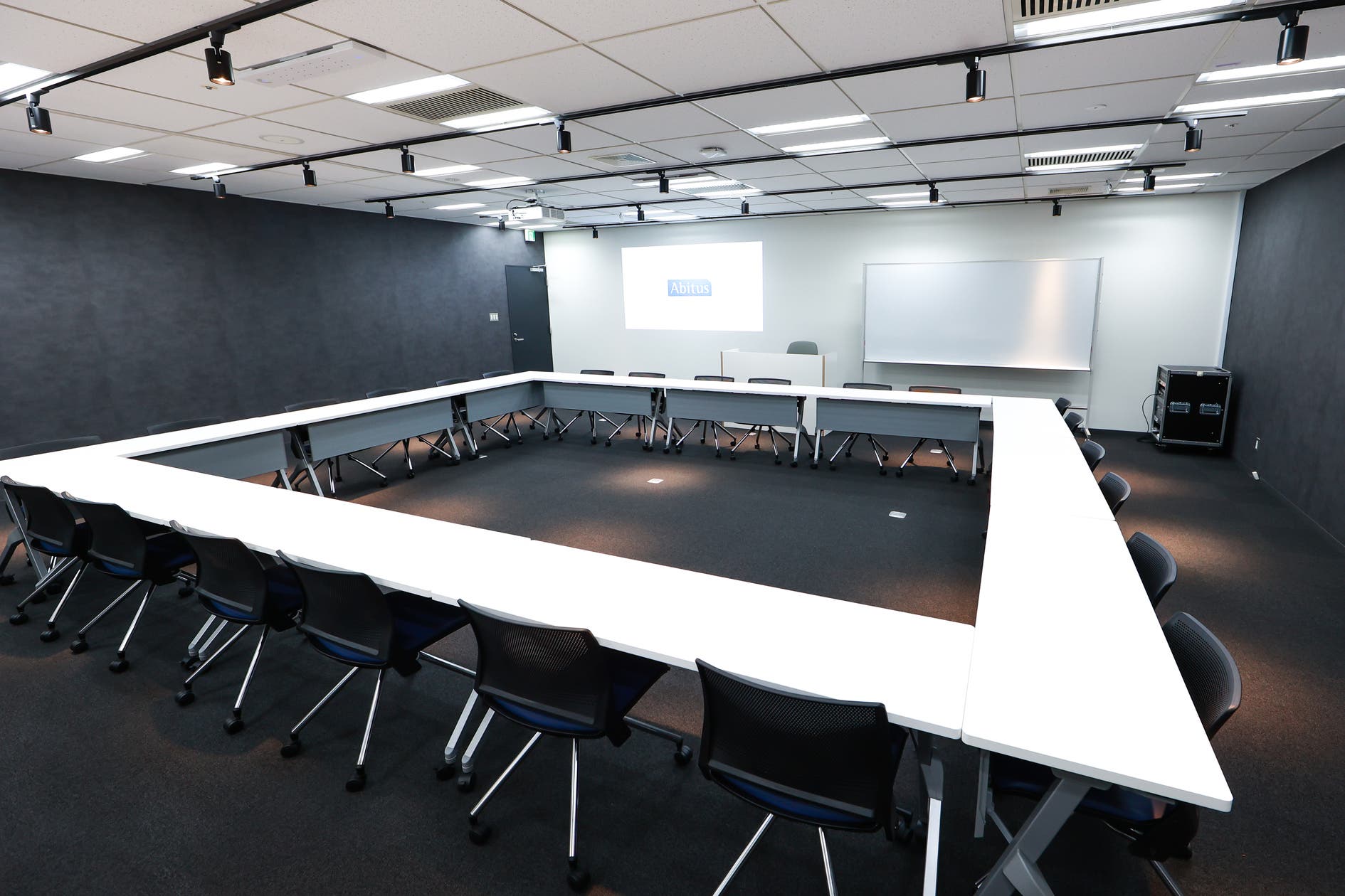 新宿駅近くの会議室　セミナールーム2の写真3