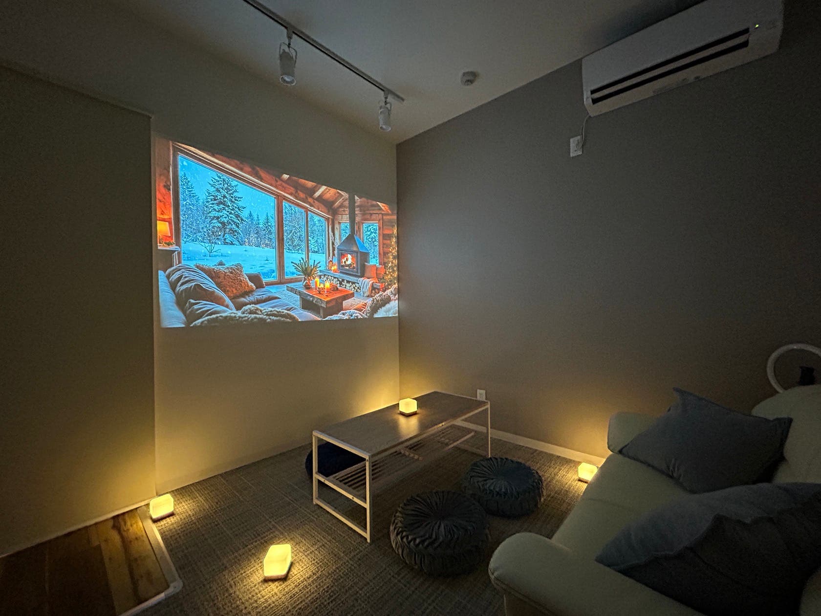 ■E：【女子会💗・推し活🌟・個室でeスポーツ🎮】90インチのプロジェクター📸とハイスペックPC💻完備の完全個室✨最大7名の写真6