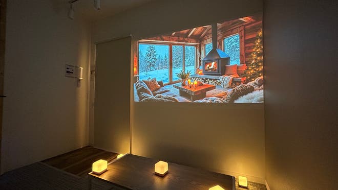 ■E:【女子会💗・推し活🌟・個室でeスポーツ🎮】90インチのプロジェクター📸とハイスペックPC💻完備の完全個室✨最大7名の写真4