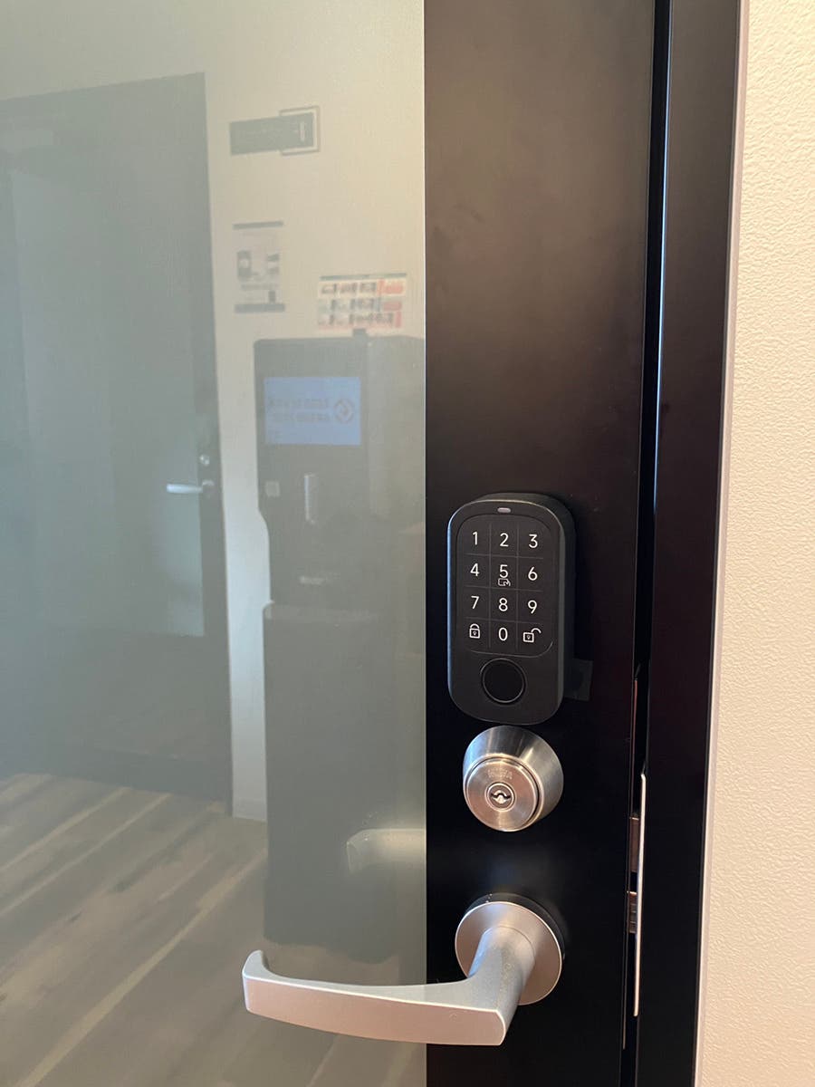 ■E：【女子会💗・推し活🌟・個室でeスポーツ🎮】90インチのプロジェクター📸とハイスペックPC💻完備の完全個室✨最大7名の写真16