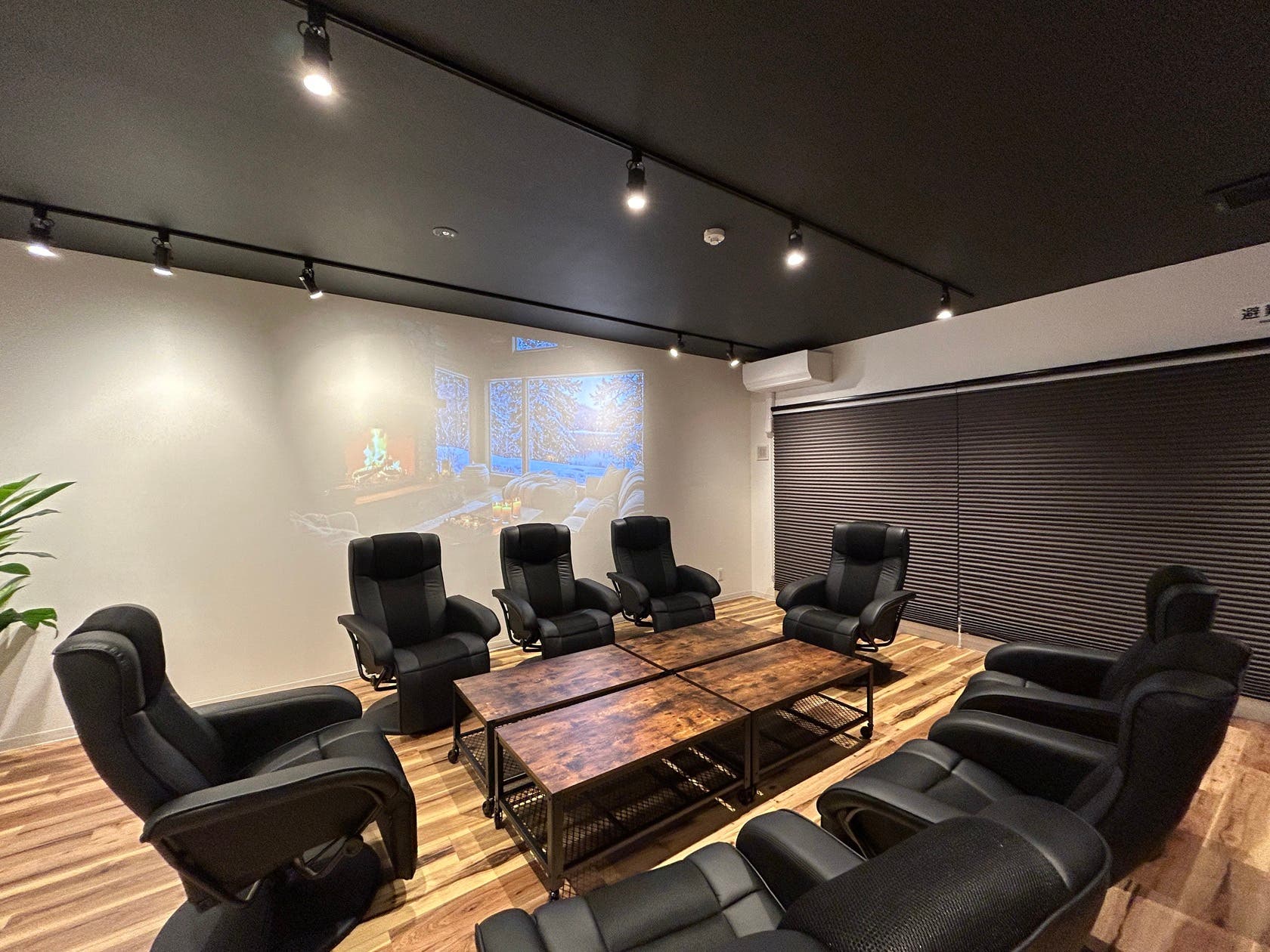 ■F：【映画鑑賞デート💗・打ち上げパーティー🌟・セミナーや会議🎦】140インチの大迫力スクリーン📸完備の完全個室✨最大18名の写真9