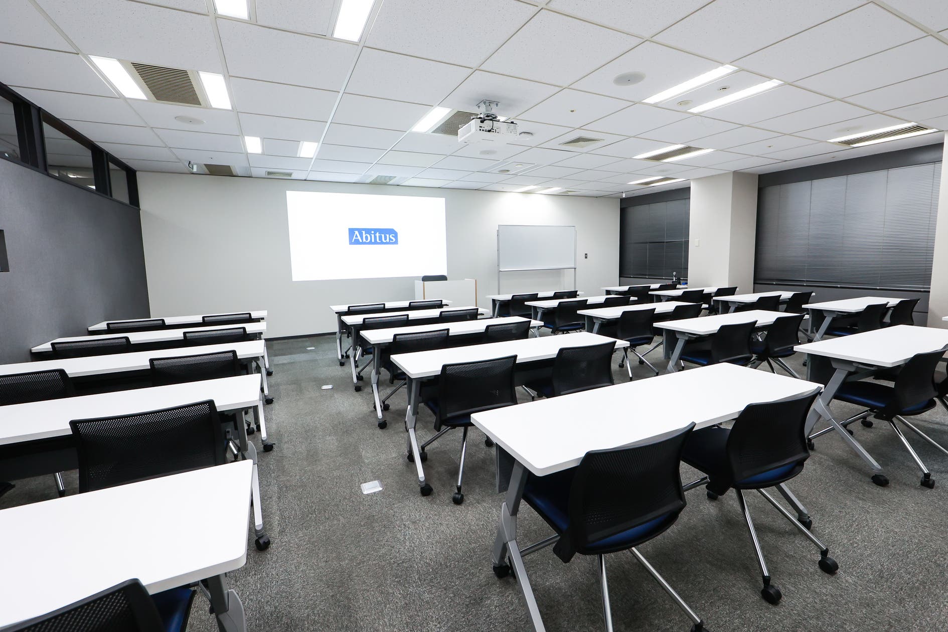 新宿駅近くの会議室　セミナールーム3の写真3