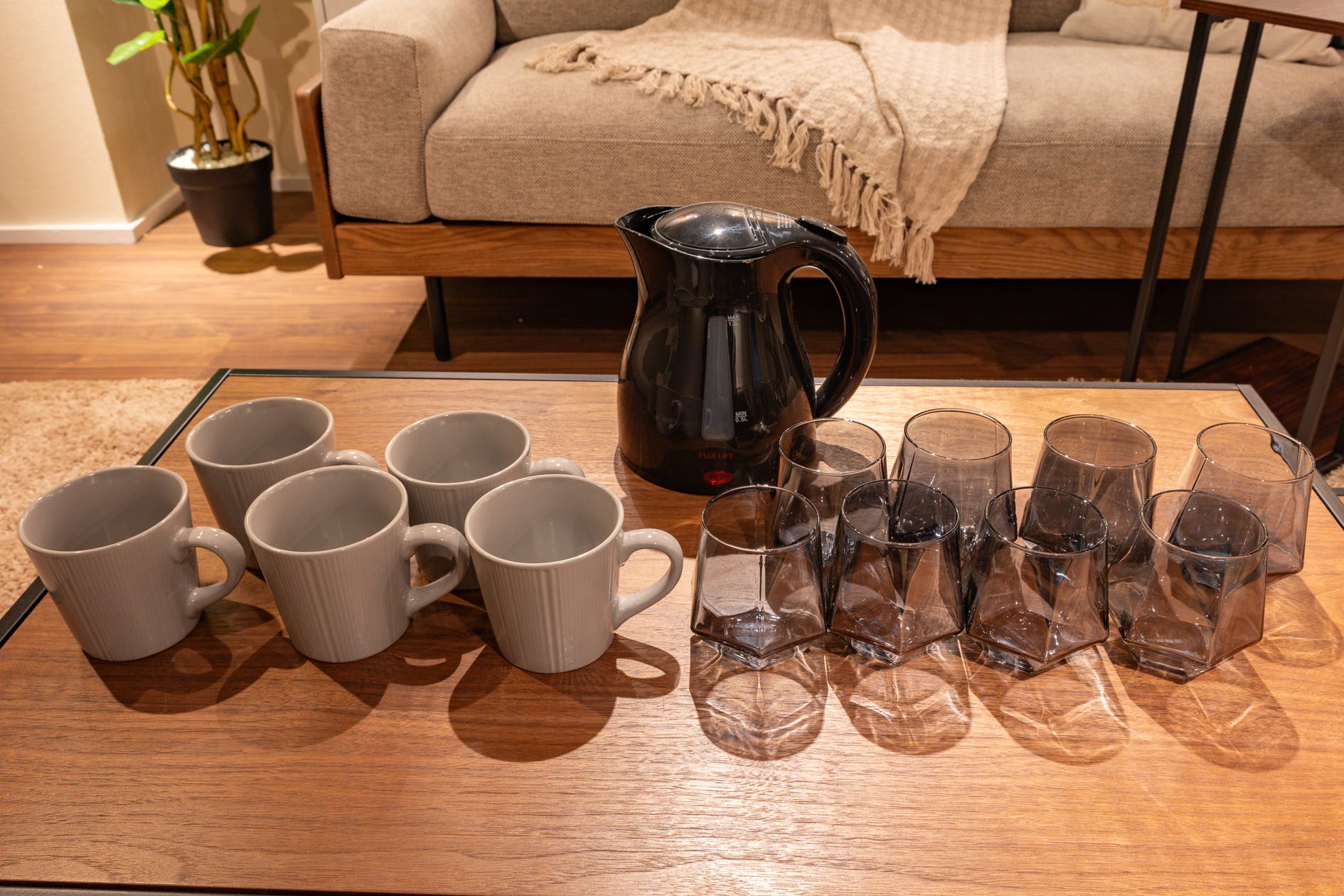 【🎄クリスマス＆忘年会🎅】谷町九丁目駅すぐ/最大２２名⭐️広々したお部屋に最高級ソファを使用⭐️の写真18