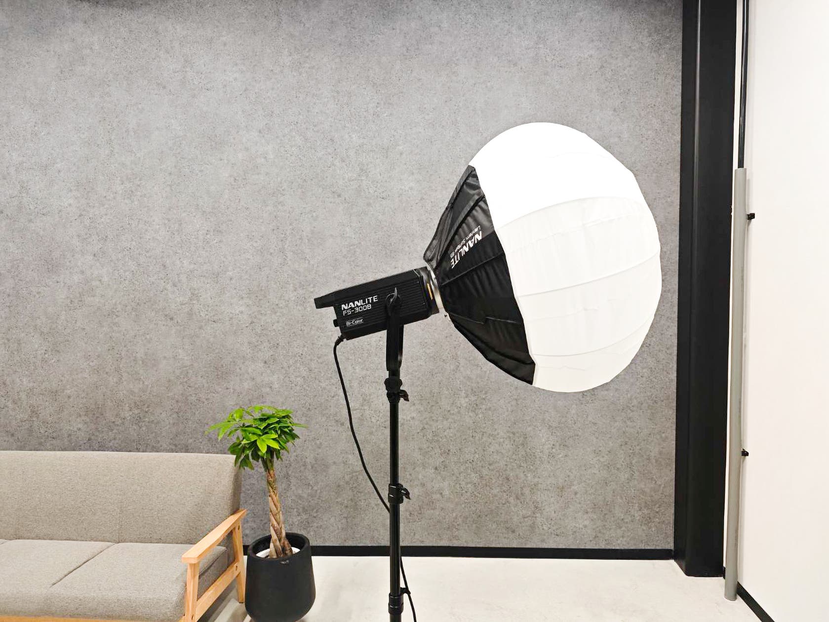 【無料駐車場付きペット可撮影スタジオ】大きな窓/自然光/モルタル調ホリゾント壁/家族写真・MV撮影・ポートレート・撮影会の写真14