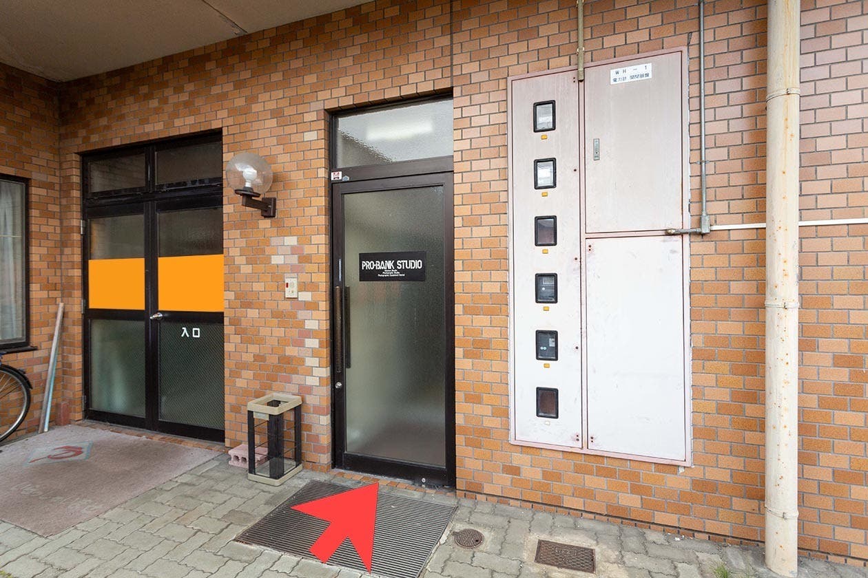 仙台駅から車で8分、薬師堂駅から徒歩14分。スタジオ内にベランダあり内部を撮影できます。撮影機材が使い放題の写真スタジオです。の写真12