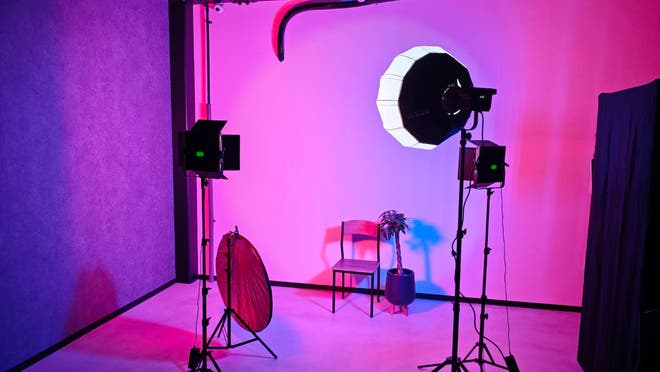 【無料駐車場付きペット可撮影スタジオ】大きな窓/自然光/モルタル調ホリゾント壁/家族写真・MV撮影・ポートレート・撮影会の写真25