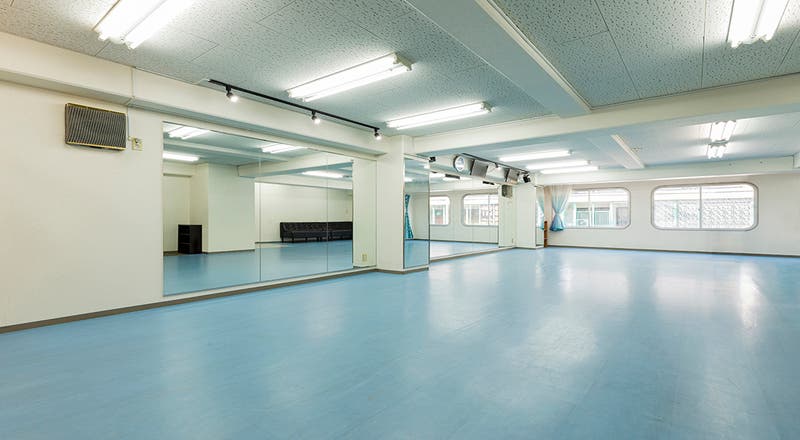 83㎡超全面鏡で床はPリウム30人以上利用可能!上新庄駅徒歩2分定期利用可能レンタルスタジオ上新庄