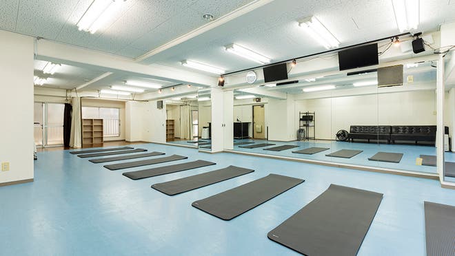 83㎡超全面鏡で床はPリウム30人以上利用可能!上新庄駅徒歩2分定期利用可能レンタルスタジオ上新庄の写真6