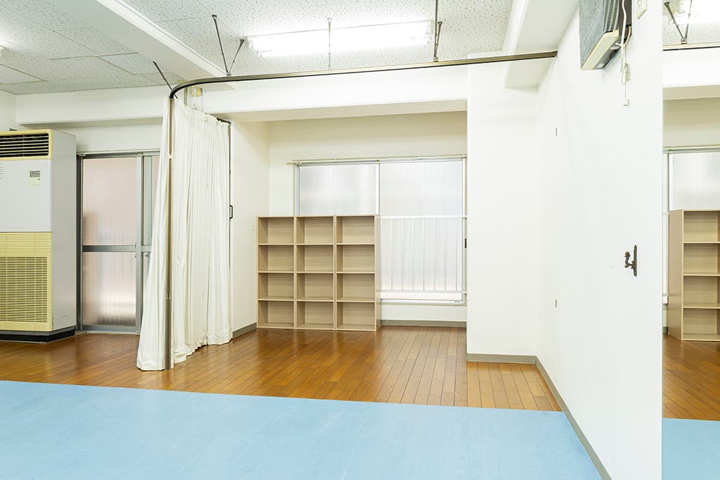 83㎡超全面鏡で床はPリウム30人以上利用可能!上新庄駅徒歩2分定期利用可能レンタルスタジオ上新庄の写真8