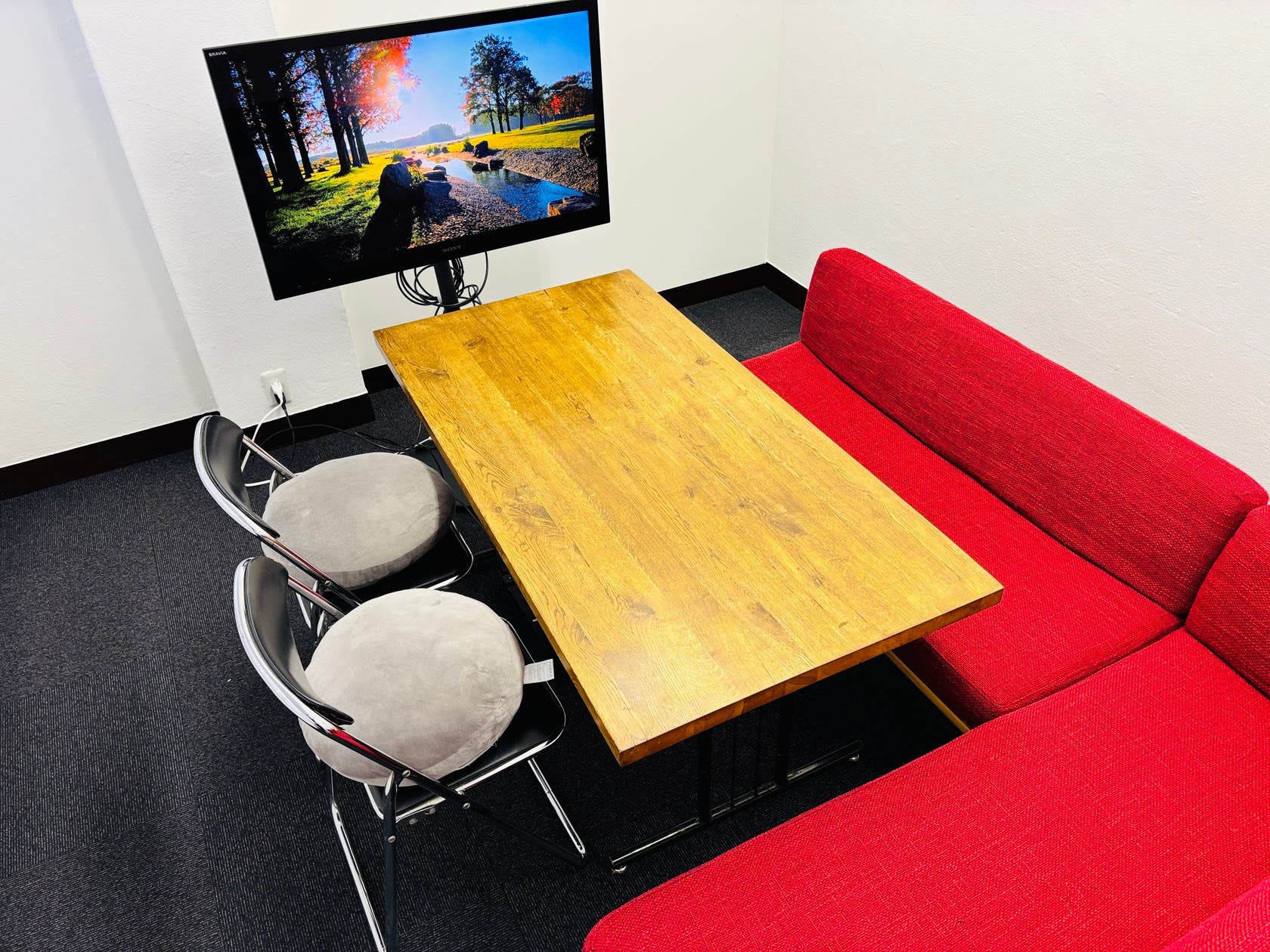 【大学至近👌】集中作業・面接面談・勉強会に🎧大きなデスクと快適ソファ✨中規模会議にも！の写真5