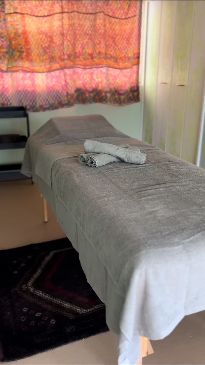 グリーンの室内で海外のホテルのような空間　岐阜市柳ヶ瀬近くコインパーキング多数ありの写真4