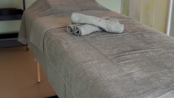 グリーンの室内で海外のホテルのような空間 岐阜市柳ヶ瀬近くコインパーキング多数ありの写真4