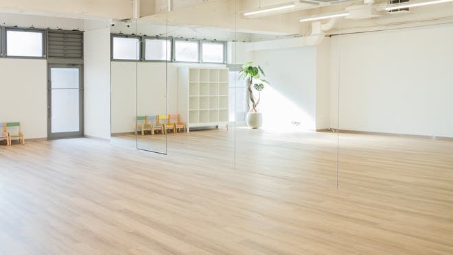 今池駅徒歩3分・千種駅徒歩6分 広くて明るい鏡張りスタジオ!の写真2