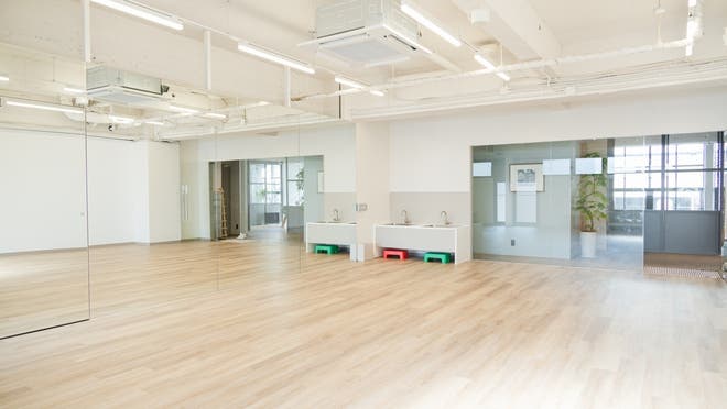今池駅徒歩3分・千種駅徒歩6分 広くて明るい鏡張りスタジオ!の写真3