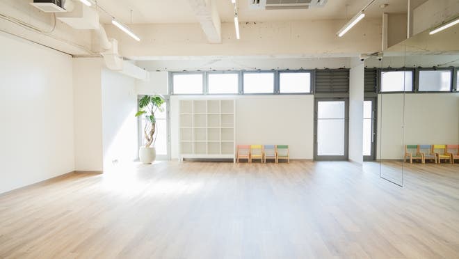 今池駅徒歩3分・千種駅徒歩6分 広くて明るい鏡張りスタジオ!の写真4