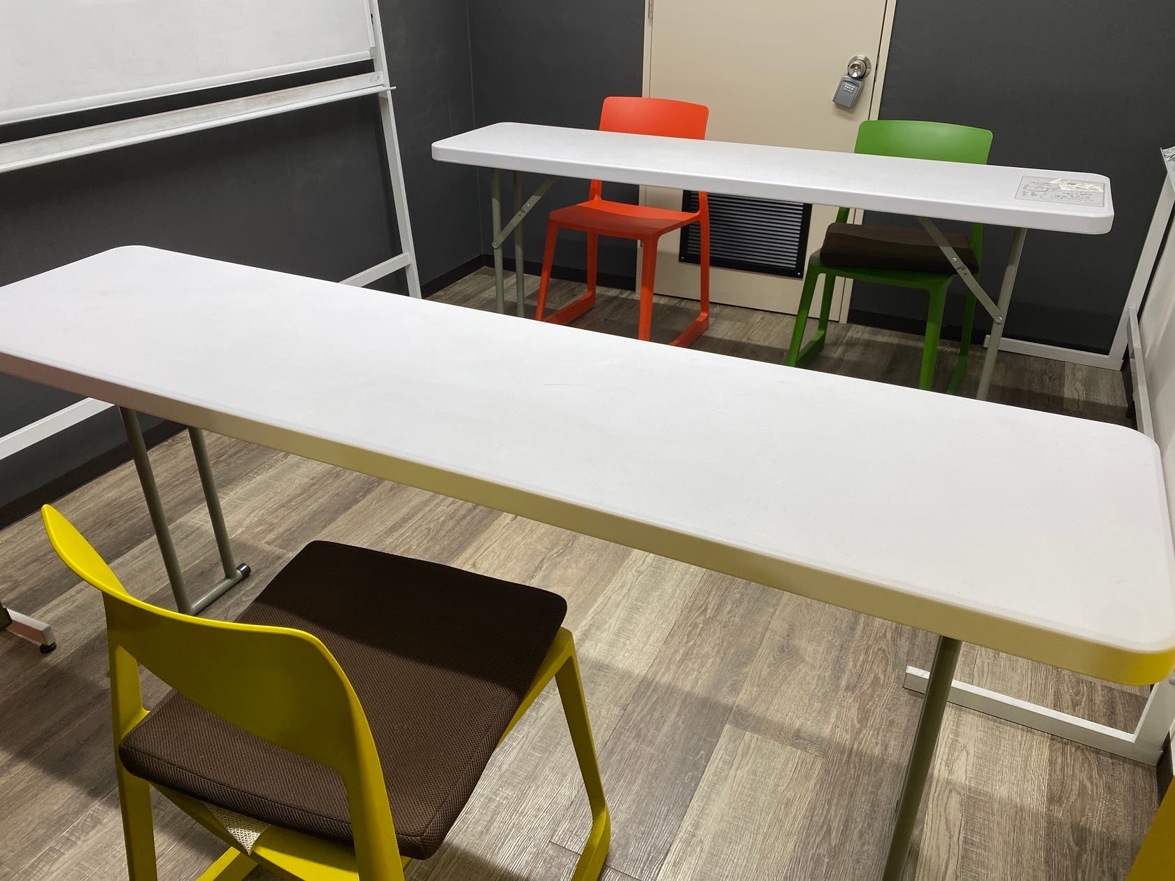 トップホスト【黄色扉の部屋】仙台駅徒歩5分！17㎡の自由な空間！WSやリモートワークの写真10