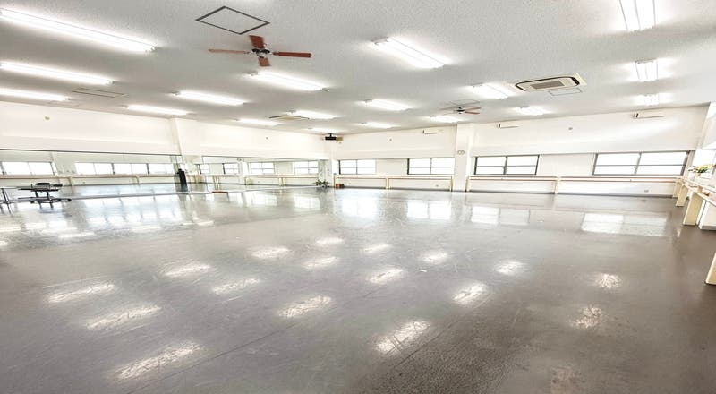 なんば駅から電車で10分！天井高450cmの大きなダンススタジオ★ダンス・ヨガ・ピラティスなどに最適★