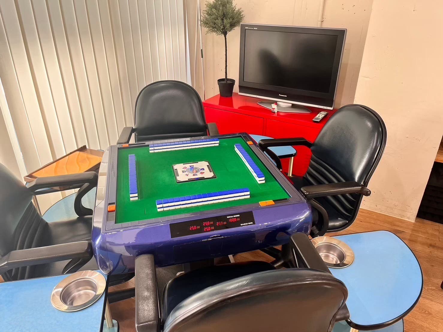 ロードオブメジャーリーダーが配信に使う映えるスタジオ!!無料オプションたくさん有り!!の写真8