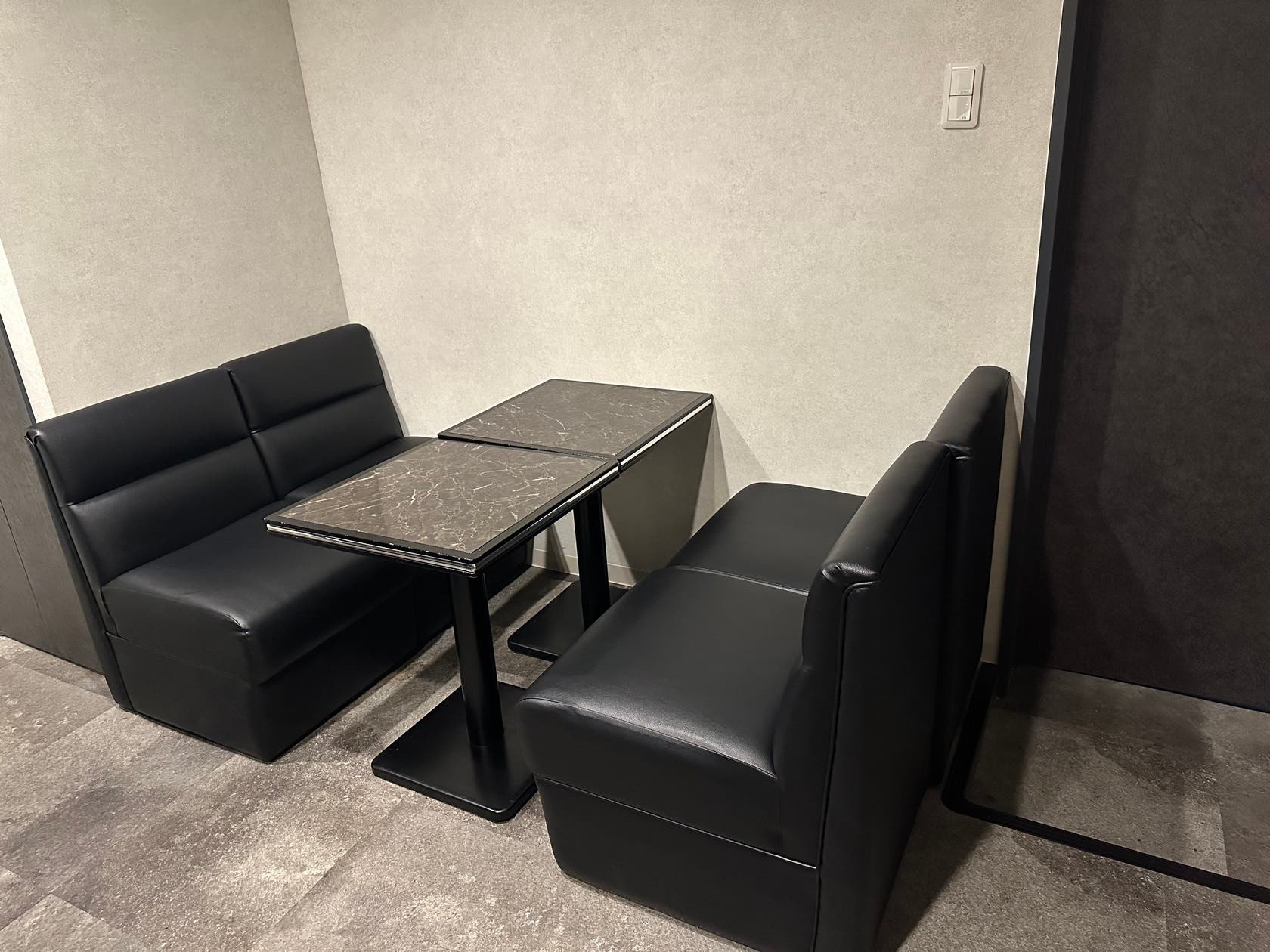 2000円で貸切【BAR貸切】大阪ミナミ★【持ち込み自由】【カラオケあり】の写真3