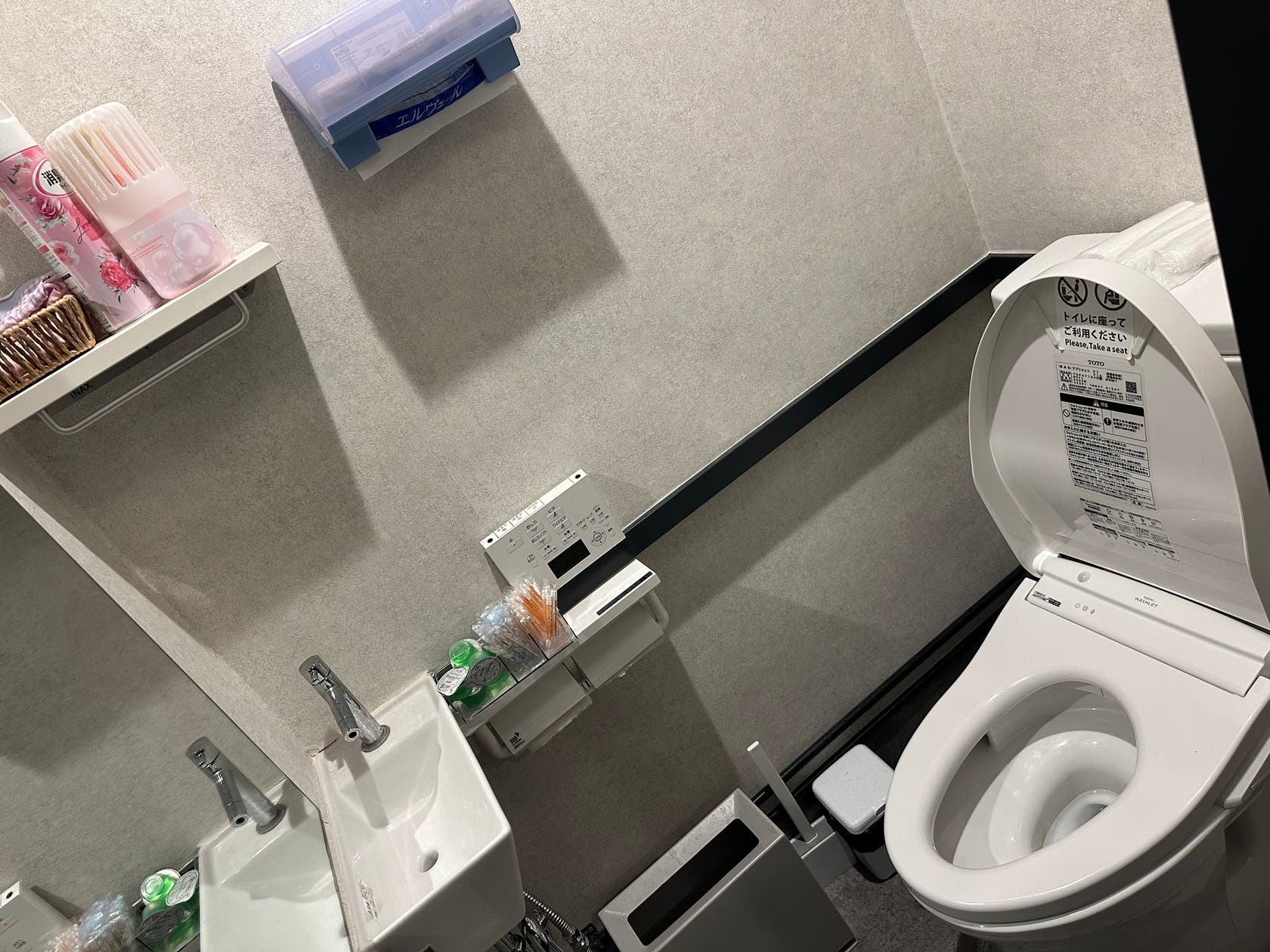 2000円で貸切【BAR貸切】大阪ミナミ★【持ち込み自由】【カラオケあり】の写真5