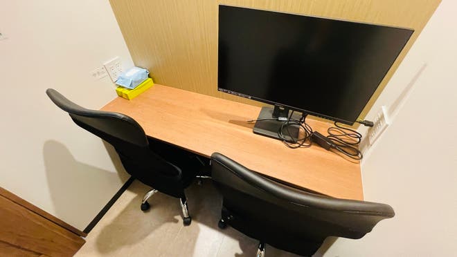 【¥880/1時間!中野駅から徒歩1分】モニター・フリードリンク付き2名個室(ブース17)※予約時間前は入室不可の写真2