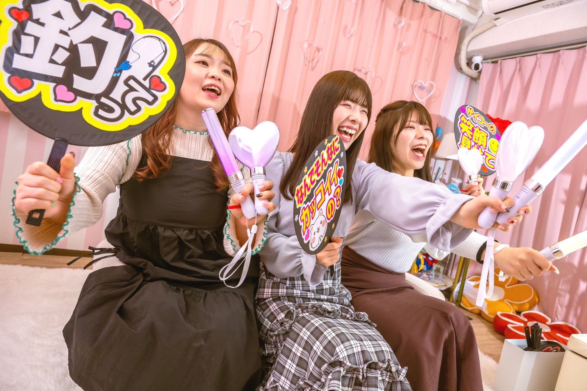 【女子会🎀推し会💖誕生日会🎂に最適】立地抜群@アメ村三角公園前🌲関西最大級の75㌅4KTV📺プライベートシアター🎞️515の写真5