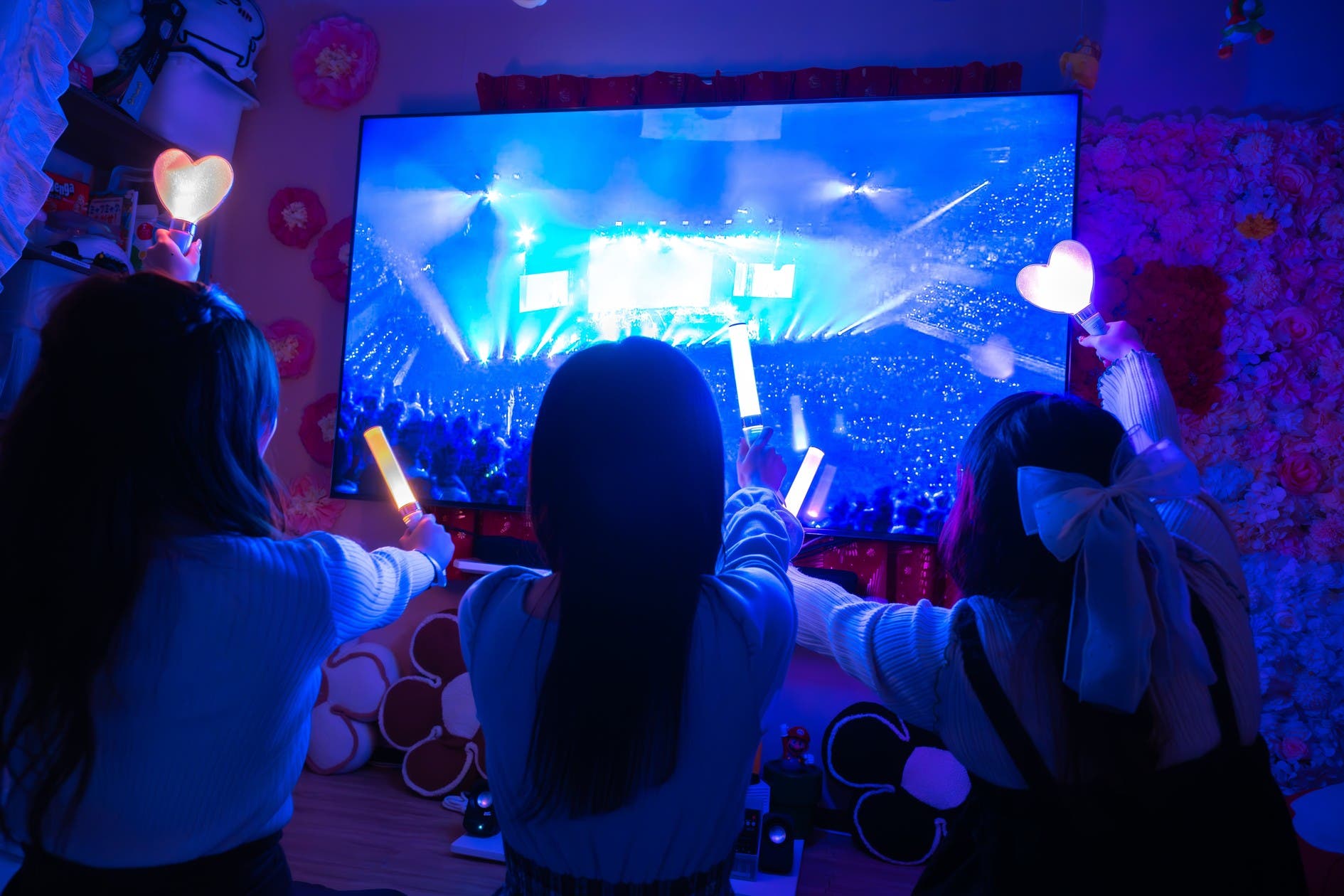 【女子会🎀推し会💖誕生日会🎂に最適】立地抜群@アメ村三角公園前🌲関西最大級の75㌅4KTV📺プライベートシアター🎞️515の写真6