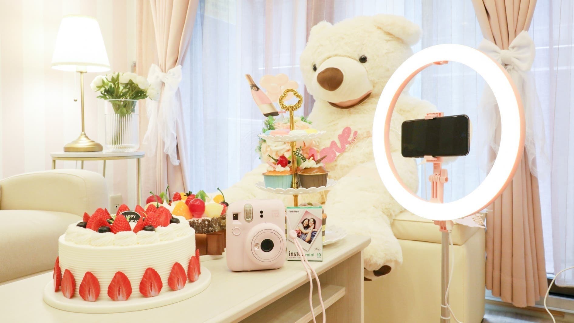 【女子会🎀推し会💖誕生日会🎂に最適】立地抜群@アメ村三角公園前🌲関西最大級の75㌅4KTV📺プライベートシアター🎞️515の写真7