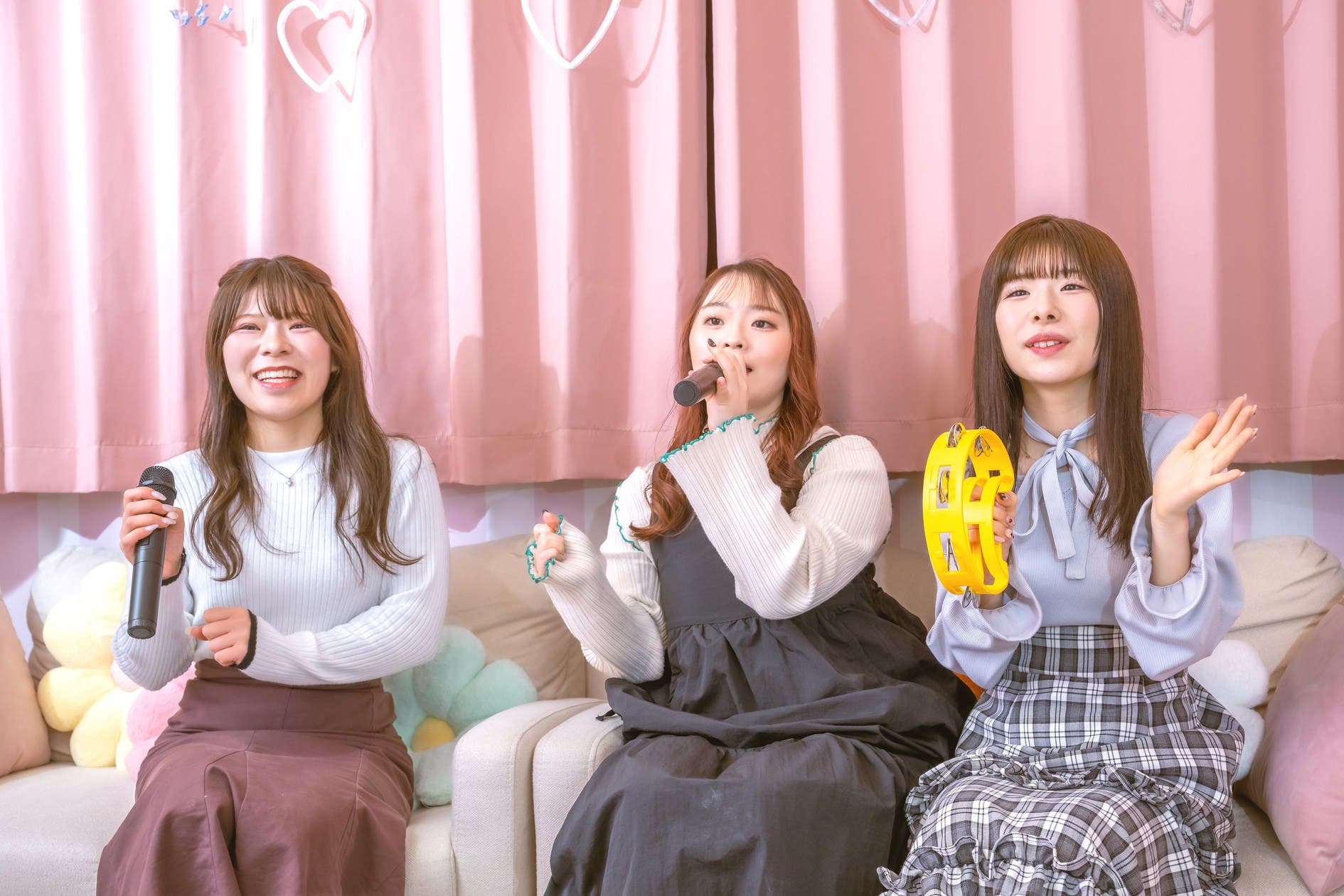 【女子会🎀推し会💖誕生日会🎂に最適】立地抜群@アメ村三角公園前🌲関西最大級の75㌅4KTV📺プライベートシアター🎞️515の写真10