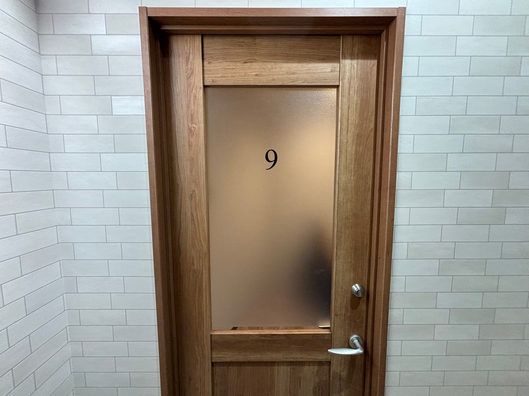 【蒲田駅徒歩1分】30分440円！モニター付き2名用完全個室（ブース9）の写真2