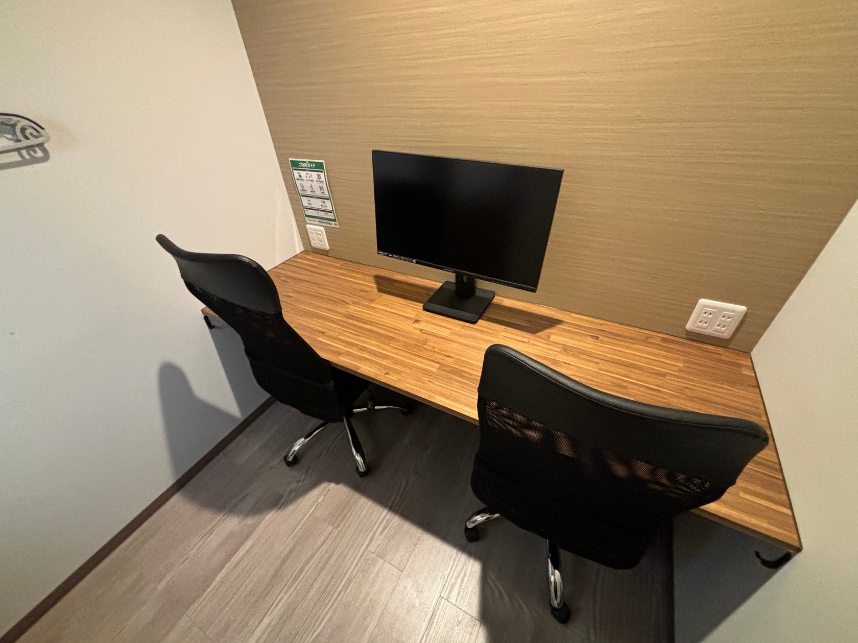 【蒲田駅徒歩1分】30分440円！モニター付き2名用完全個室（ブース10）の写真3