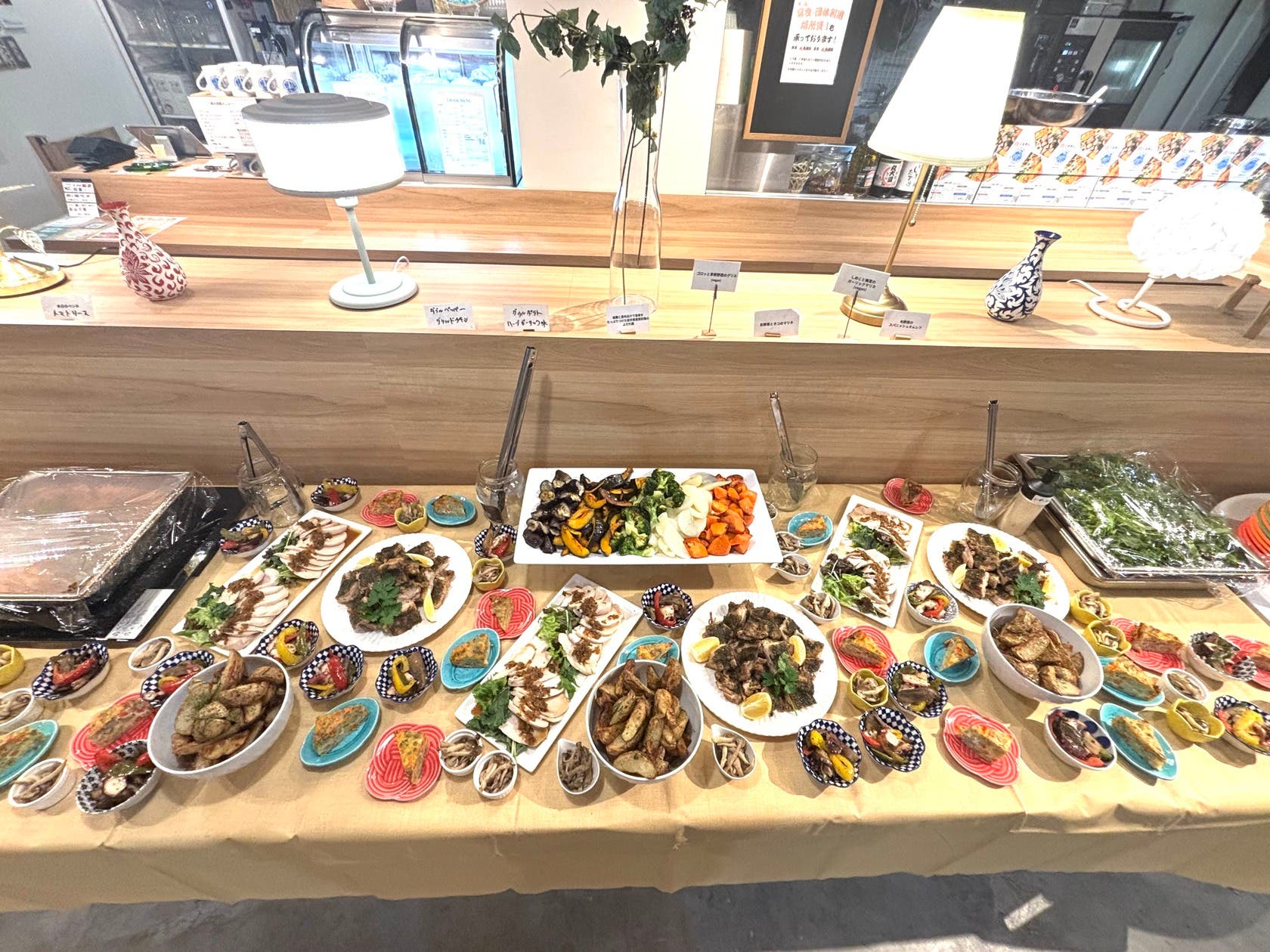 オリジナルデリ盛り沢山フードコース＆ソフトドリンク飲み放題の画像1