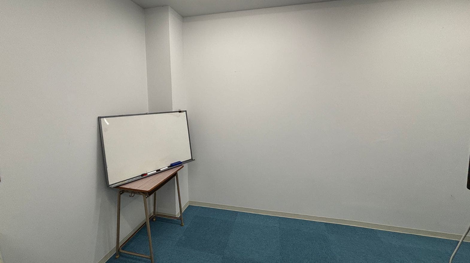 【駅近16名会議室】TVモニタ高速光WiFi完備1,990円/h｜8h13,280円パックの写真15