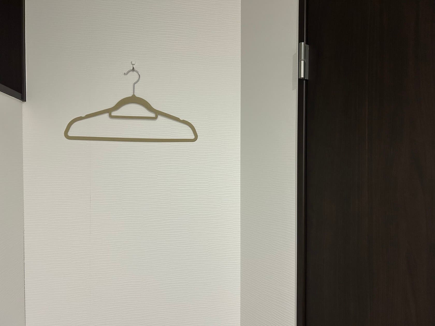 205 【新横浜駅5分】1名利用！モニター有/WEB会議/テレワーク/面接/駅近/広い個室で快適/ライブ前の待機にもの写真11