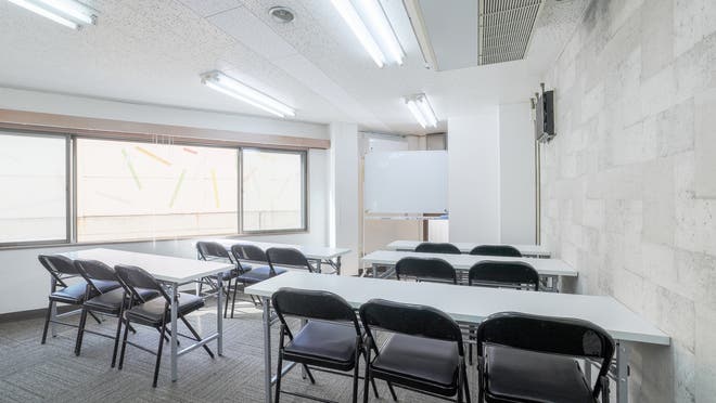 【神田駅南口徒歩1分】駅近レンタルスペース 広さ33㎡・20名まで✨Wi-Fi&プロジェクター完備で会議・研修等も快適に!撮影◎の写真1
