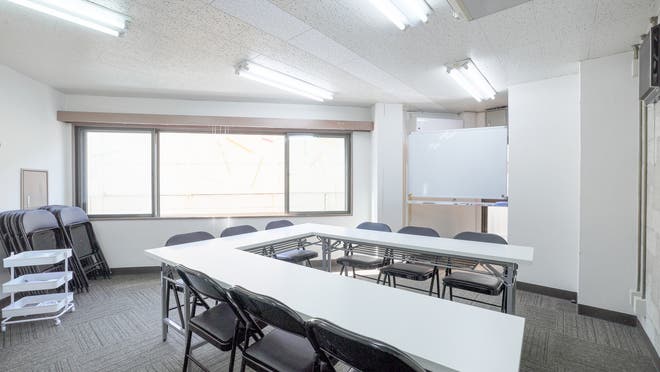 【神田駅南口徒歩1分】駅近レンタルスペース 広さ33㎡・20名まで✨Wi-Fi&プロジェクター完備で会議・研修等も快適に!撮影◎の写真2