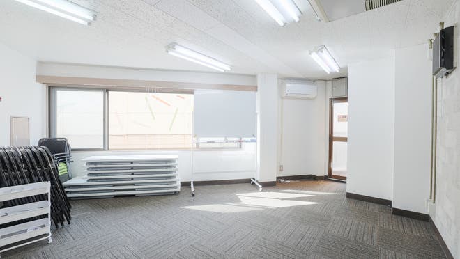 【神田駅南口徒歩1分】駅近レンタルスペース 広さ33㎡・20名まで✨Wi-Fi&プロジェクター完備で会議・研修等も快適に!撮影◎の写真6