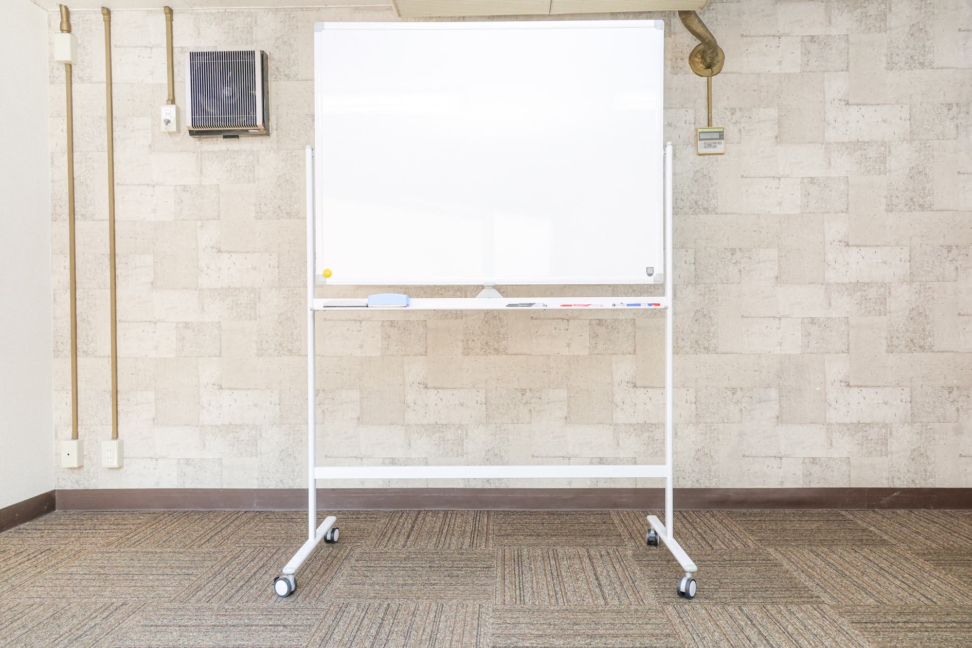 【神田駅南口徒歩1分】駅近レンタルスペース 広さ33㎡・20名まで✨Wi-Fi＆プロジェクター完備で会議・研修等も快適に！撮影◎の写真10