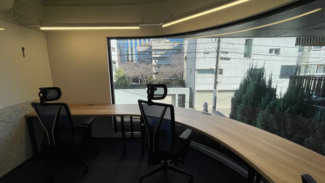 《六本木ヒルズすぐ》3名個室オフィス◆コワーキングスペース◆Wi-fi・電源・ホワイトボード・完全個室 テレワークに最適の写真4