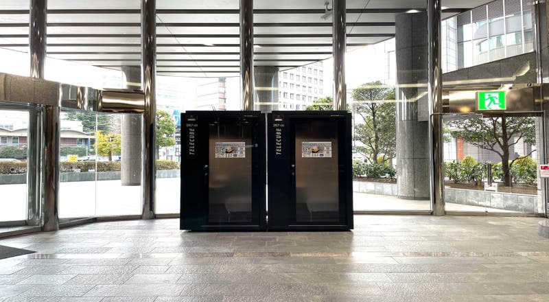 【テレキューブ】青山オーバルビルの個室型ワークブース（267-02）です。視線と音を遮る、プライベートな集中環境。