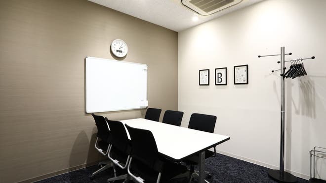 ✨駅徒歩30秒✨豊島区役所横の大型オフィスビル1階の会議室Bの写真1