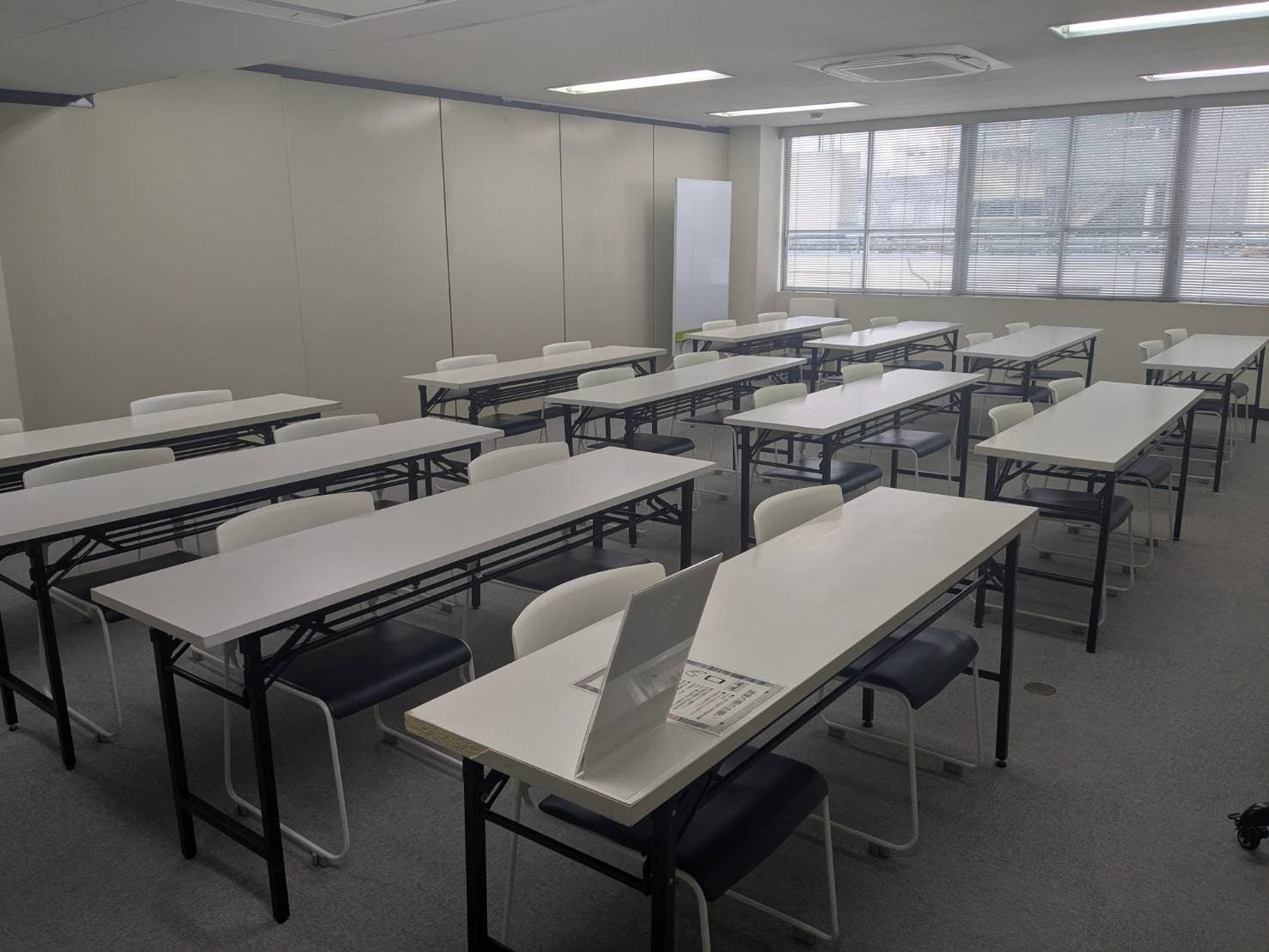 広瀬通 【7階第2会議室】TVセット無料／研修・セミナー・試験会場に／24時間OK／Wi-fi・ホワイトボード有り／24名様用の写真6