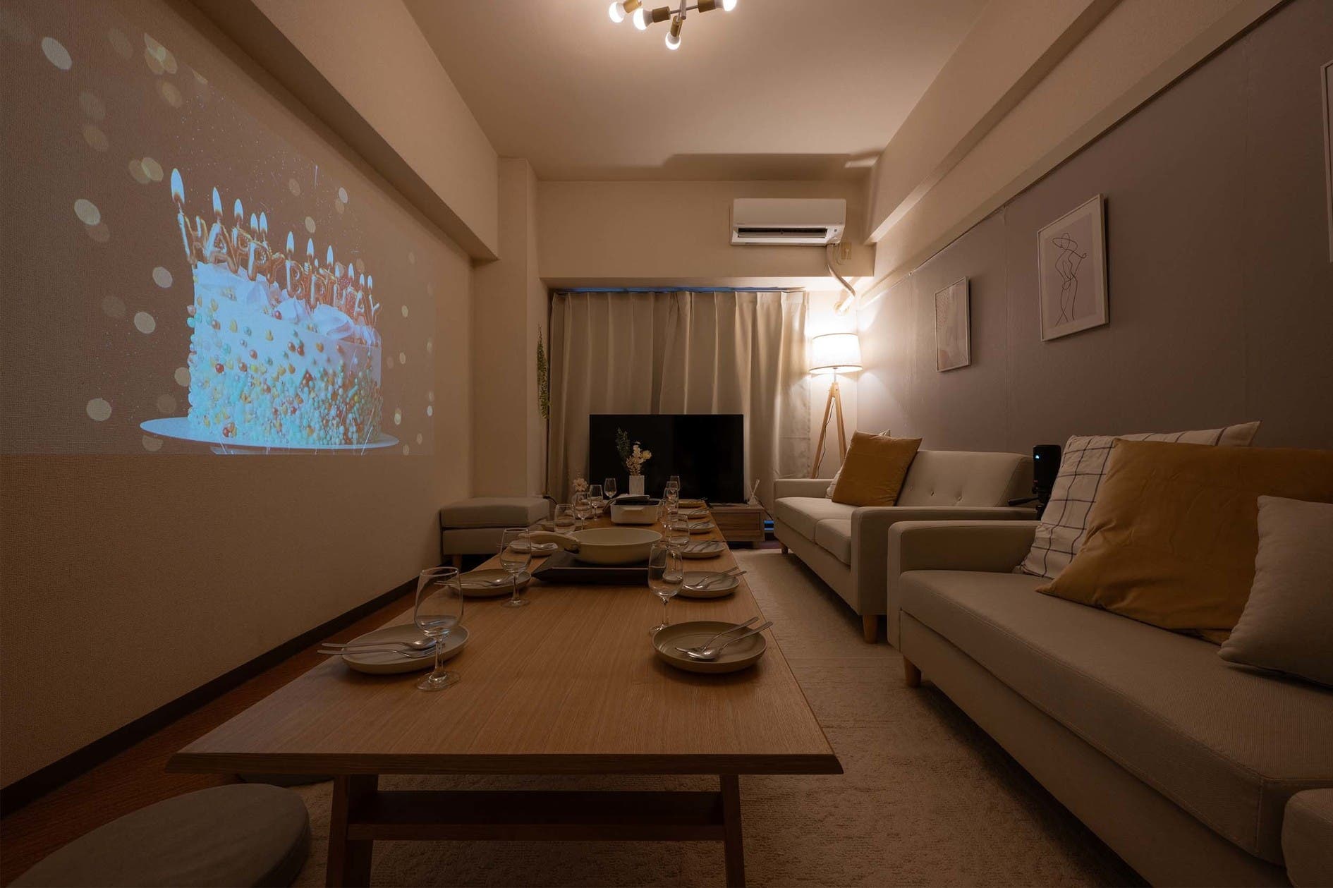 🎬【関内駅徒歩1分】100インチプロジェクター＆大画面TV🎮ゲーム5種🎲ボドゲ10種/たこパOK🍳女子会/誕生日会に最適の写真5