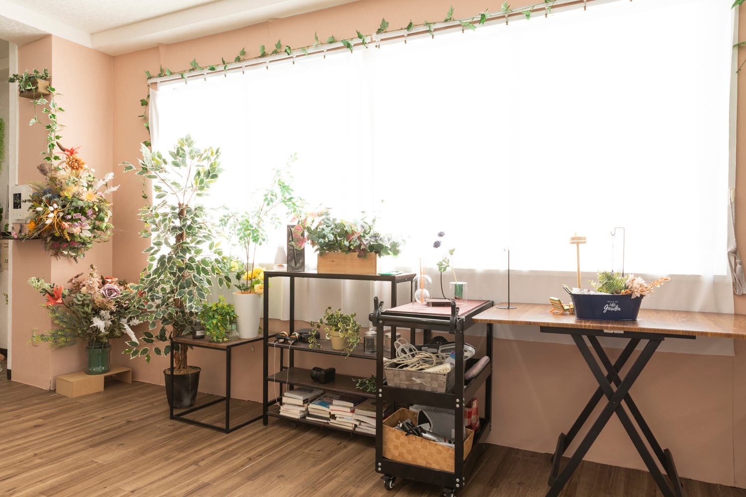 プチリニューアル。控室あり。自然光がたっぷり入る使いやすいシンプルな撮影スタジオ。の写真6